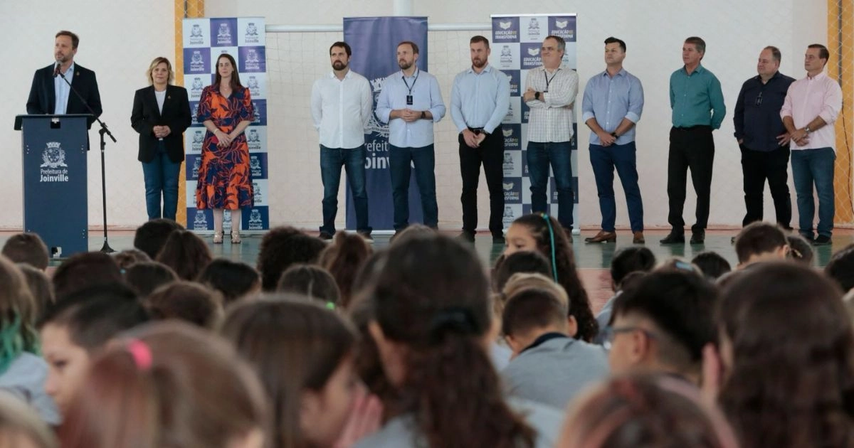 Nova quadra coberta poliesportiva é inaugurada na escola [...]