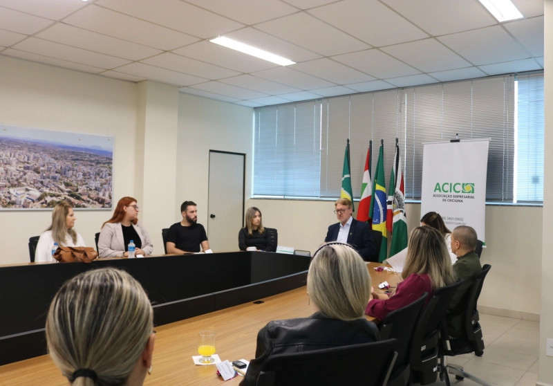 Café com associados aproxima empresários da Acic - ACIC - [...]